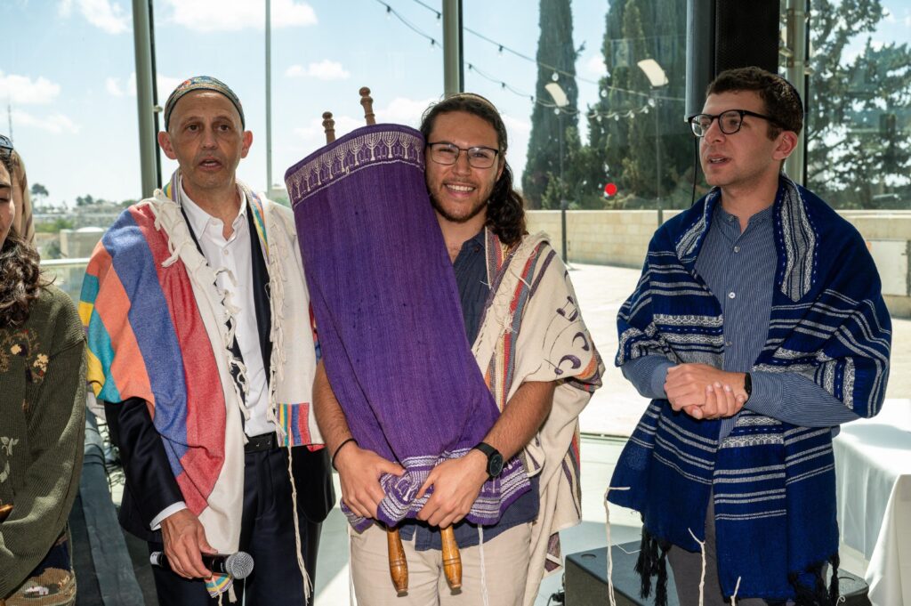 To my fellow Zionist youth… the future rests on our shoulders! A letter ...